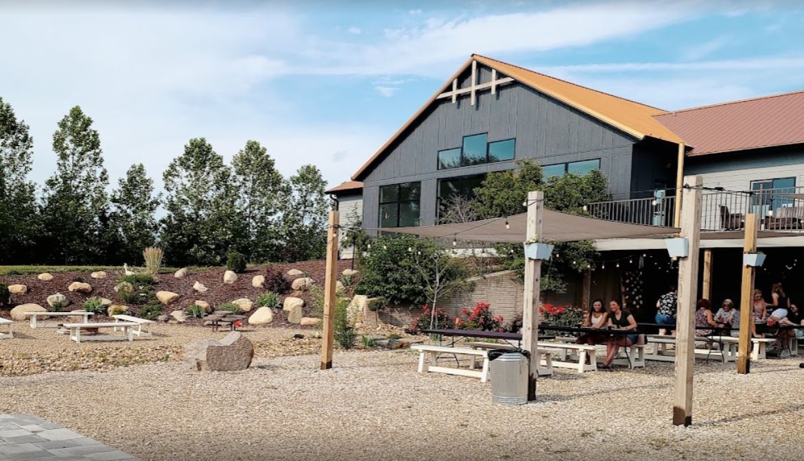 iowa barn wedding venues | absolute music dj | 563-581-1030